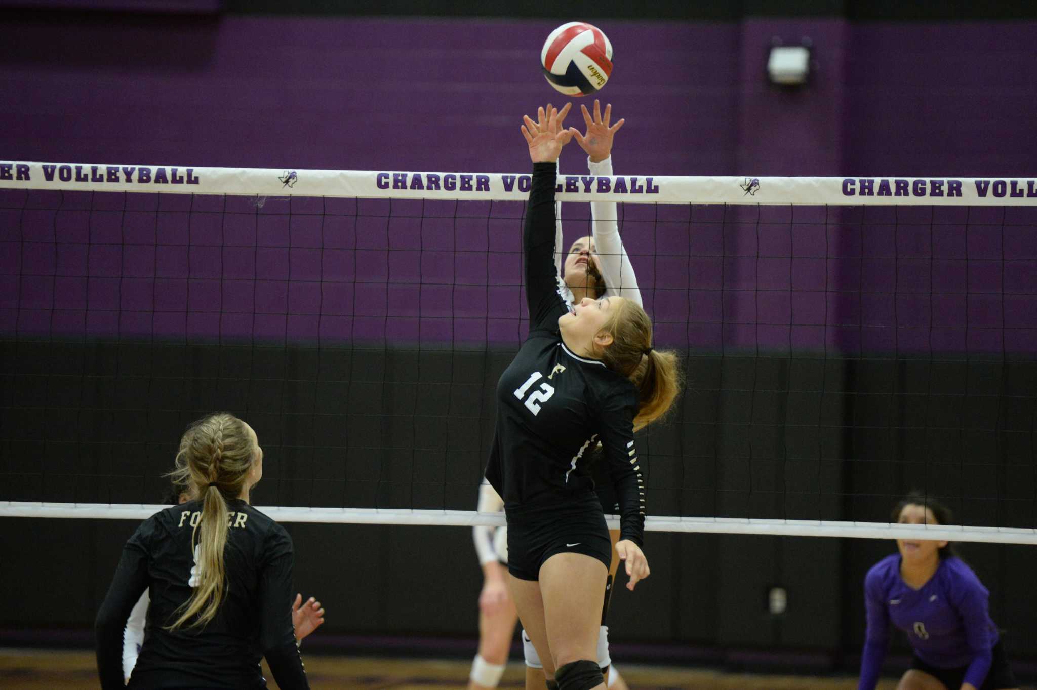 Foster volleyball completes perfect first half in District 24-5A