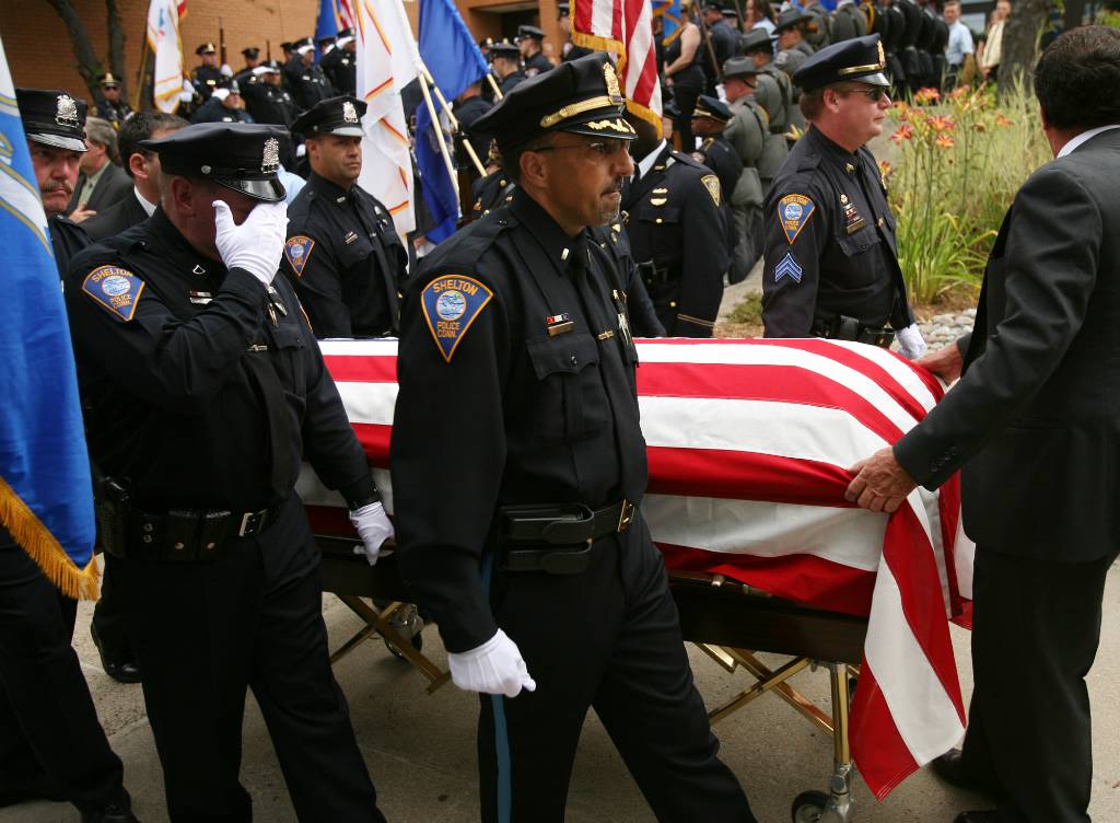 Shelton says goodbye to veteran police officer