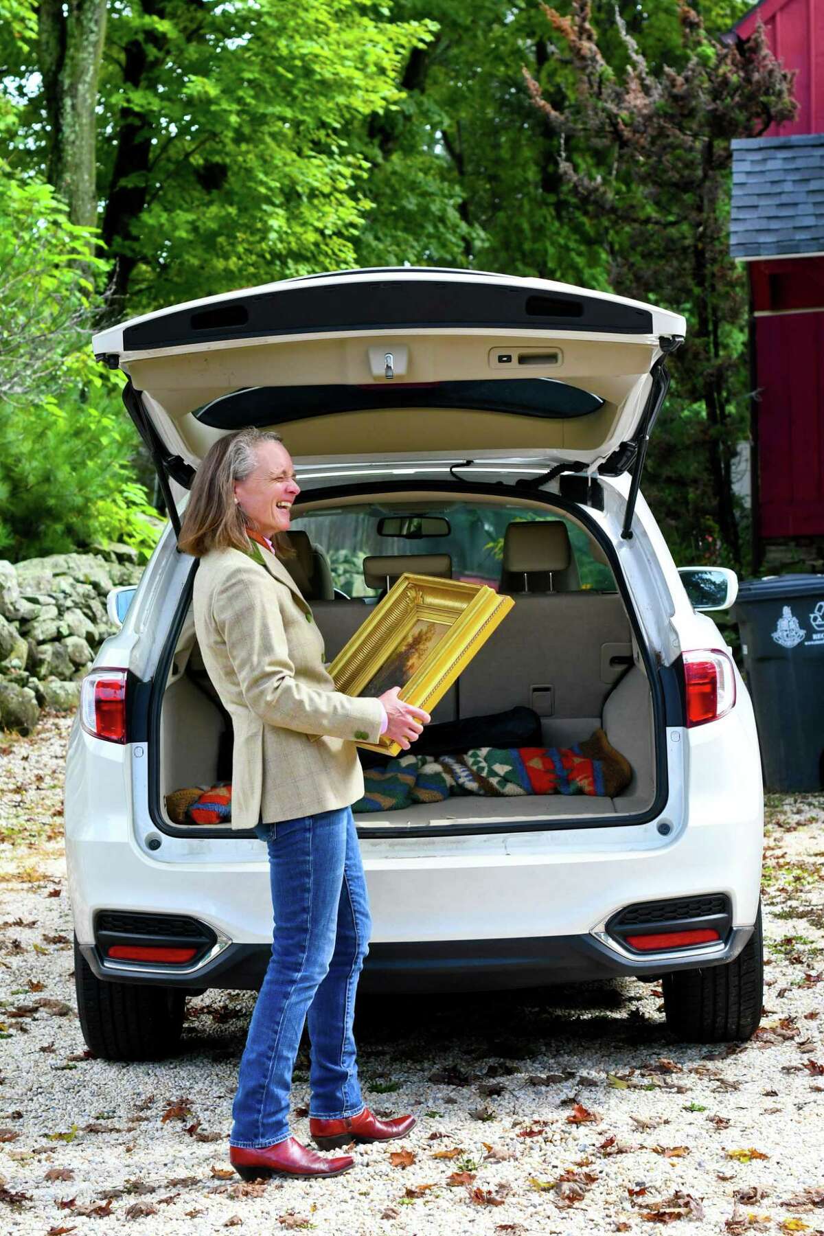 Lily Downing exhibits her ‘stable’ of artists in charming country-barn ...