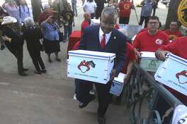 Kayaker spots alligator on upper Guadalupe River - ExpressNews.com