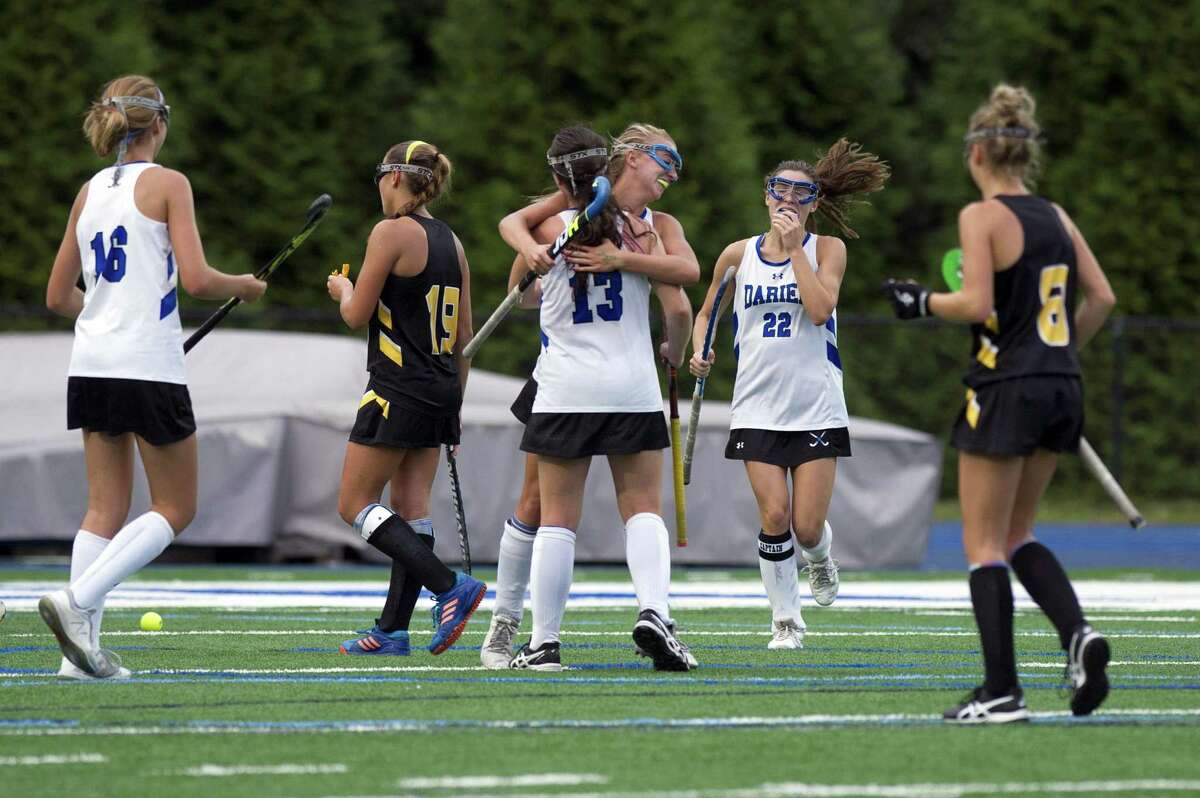 Darien field hockey tops Daniel Hand