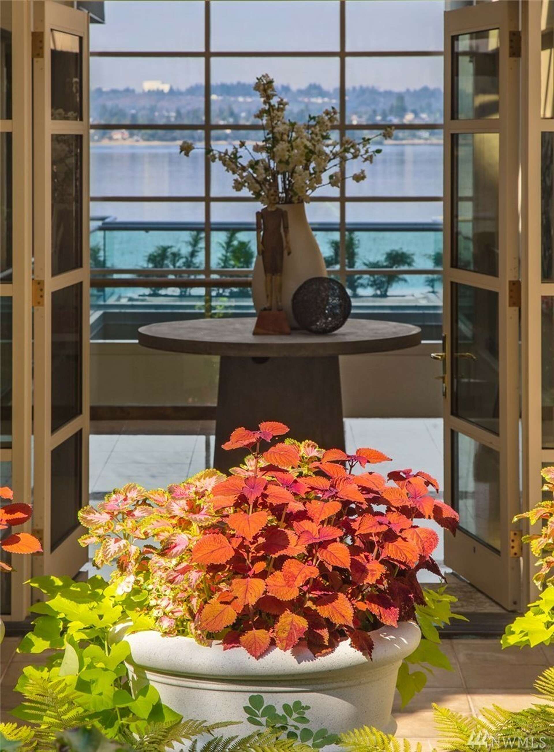 Step inside this $10.5M Mercer Island mansion