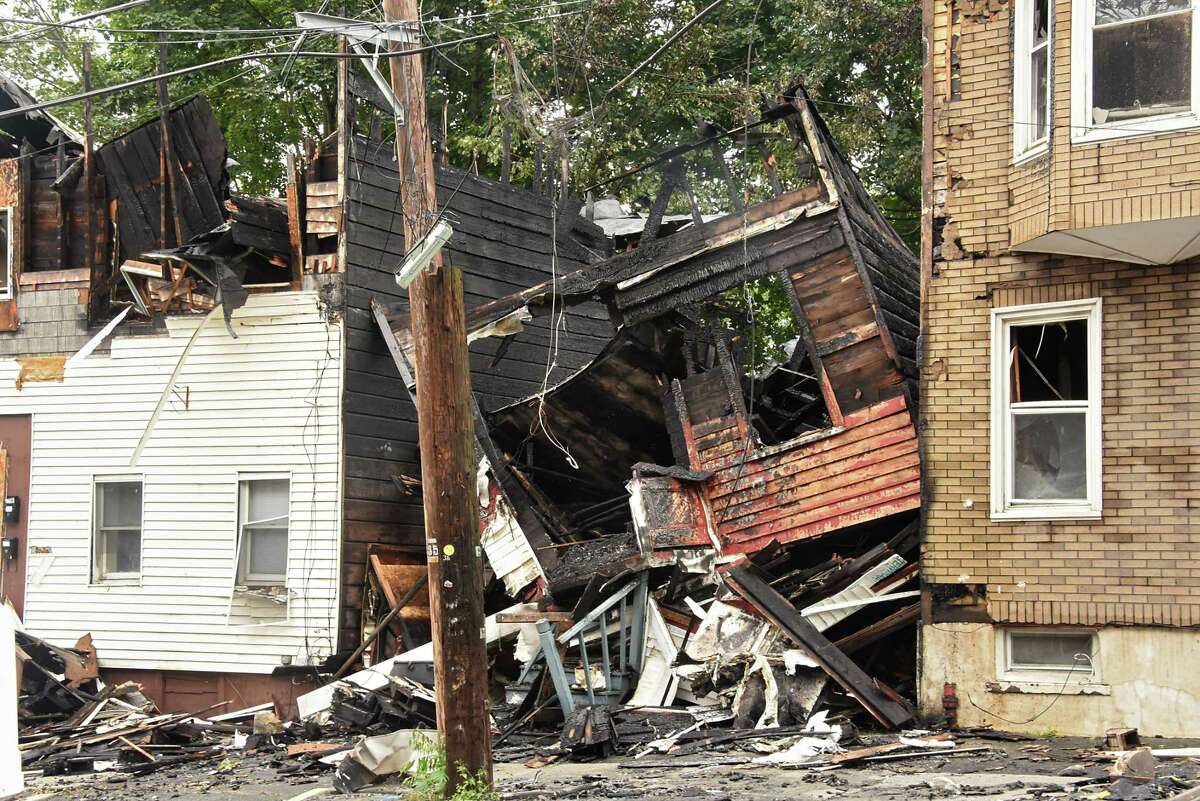 2 fires destroy a dozen buildings in Albany