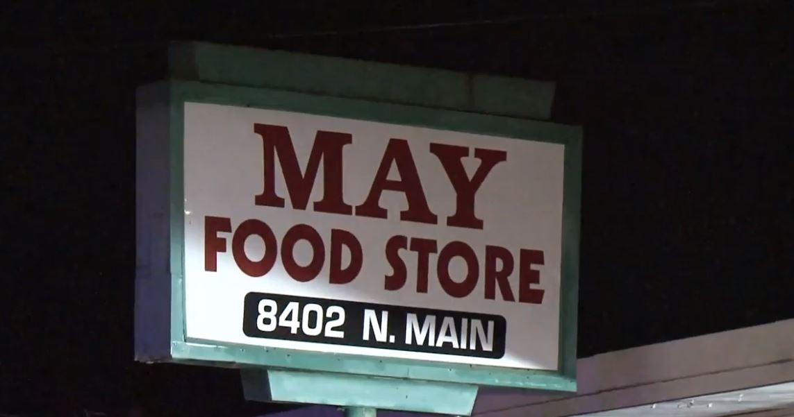 Food store employee shot in attempted robbery in north Houston