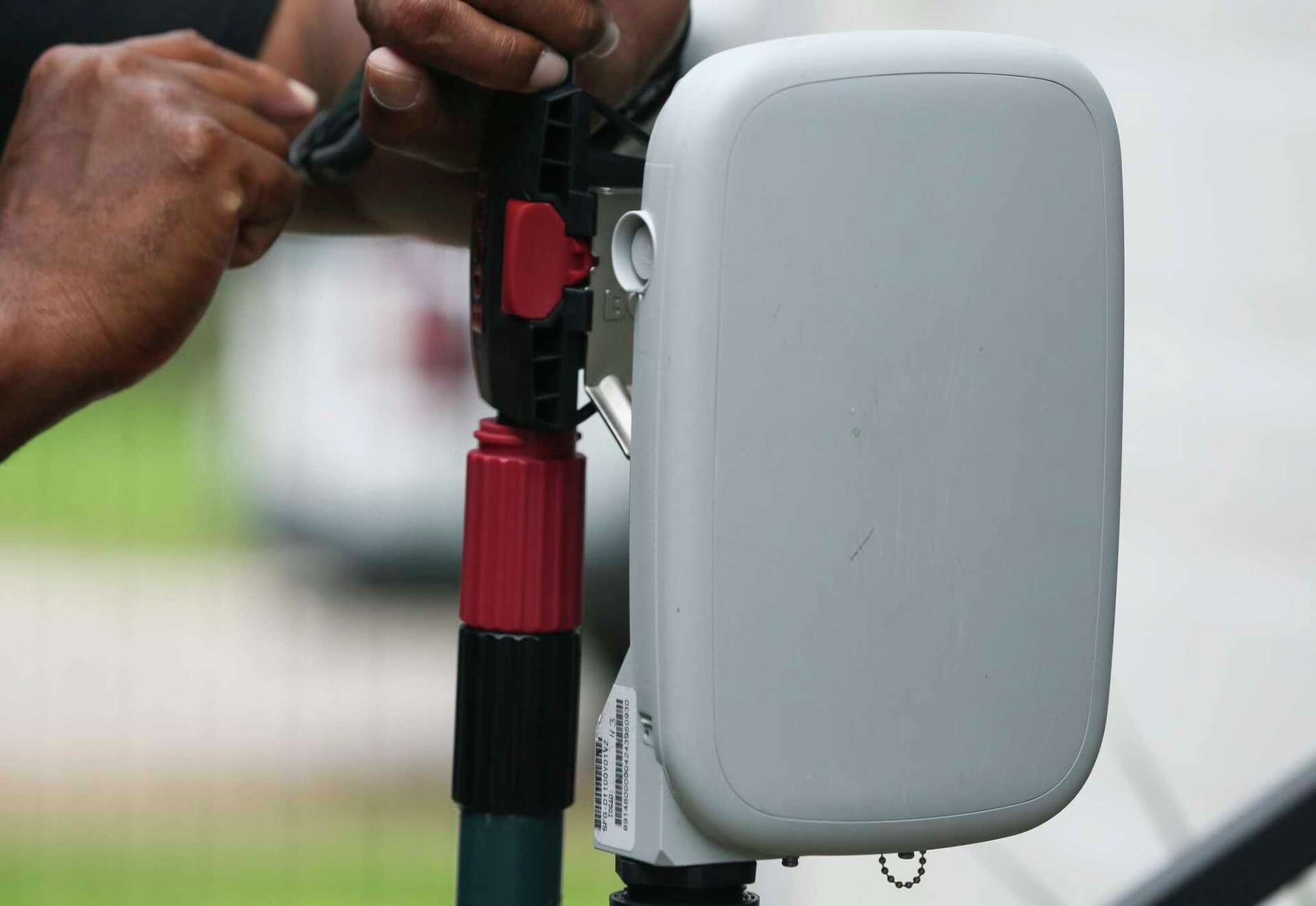 Houston couple gets first Verizon 5G broadband installation in the U.S.