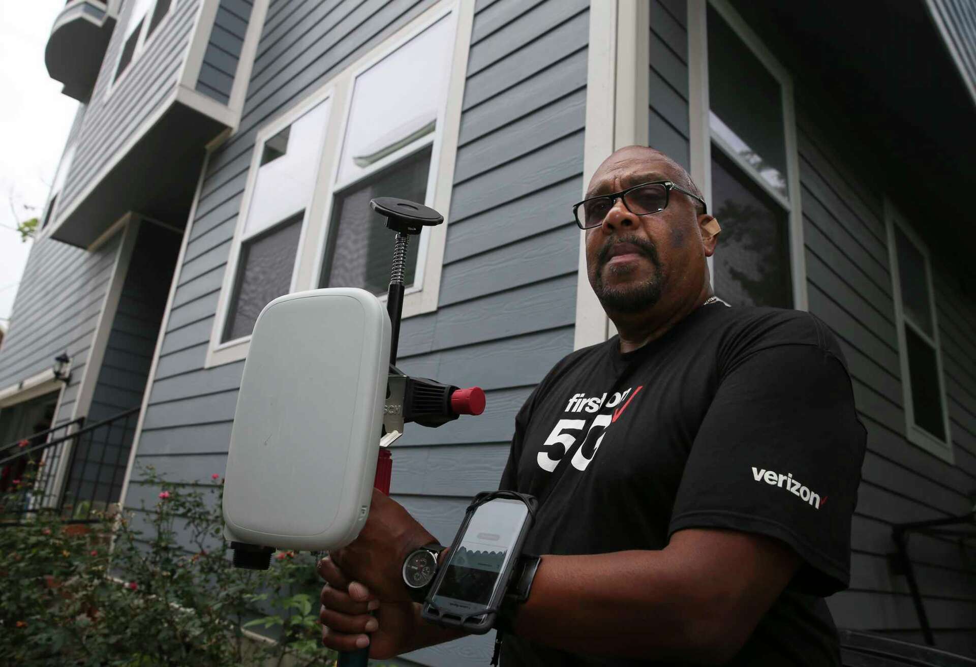 Houston couple gets first Verizon 5G broadband installation in the U.S.