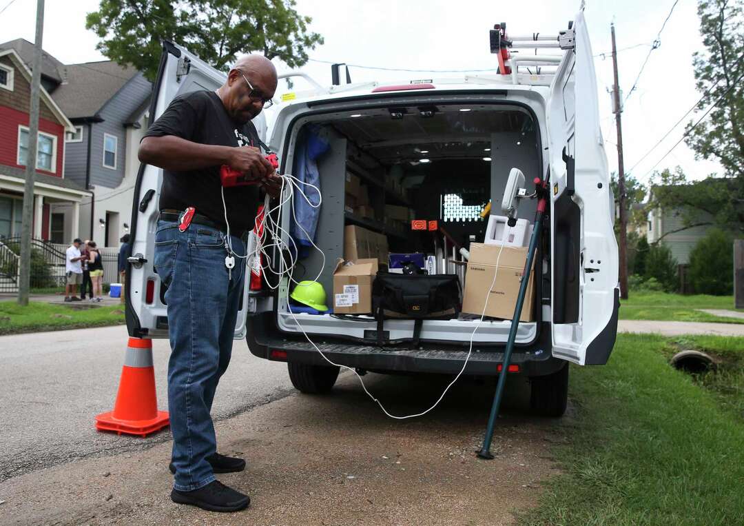 Houston couple gets first Verizon 5G broadband installation in the U.S.