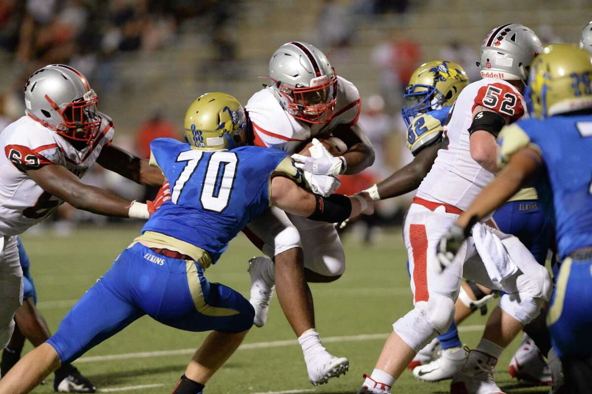 Travis football continues winning streak against Elkins
