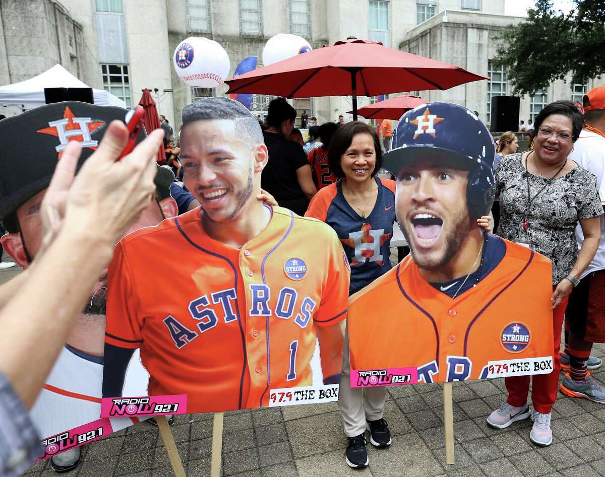 Astros fans gather at City Hall for postseason rally