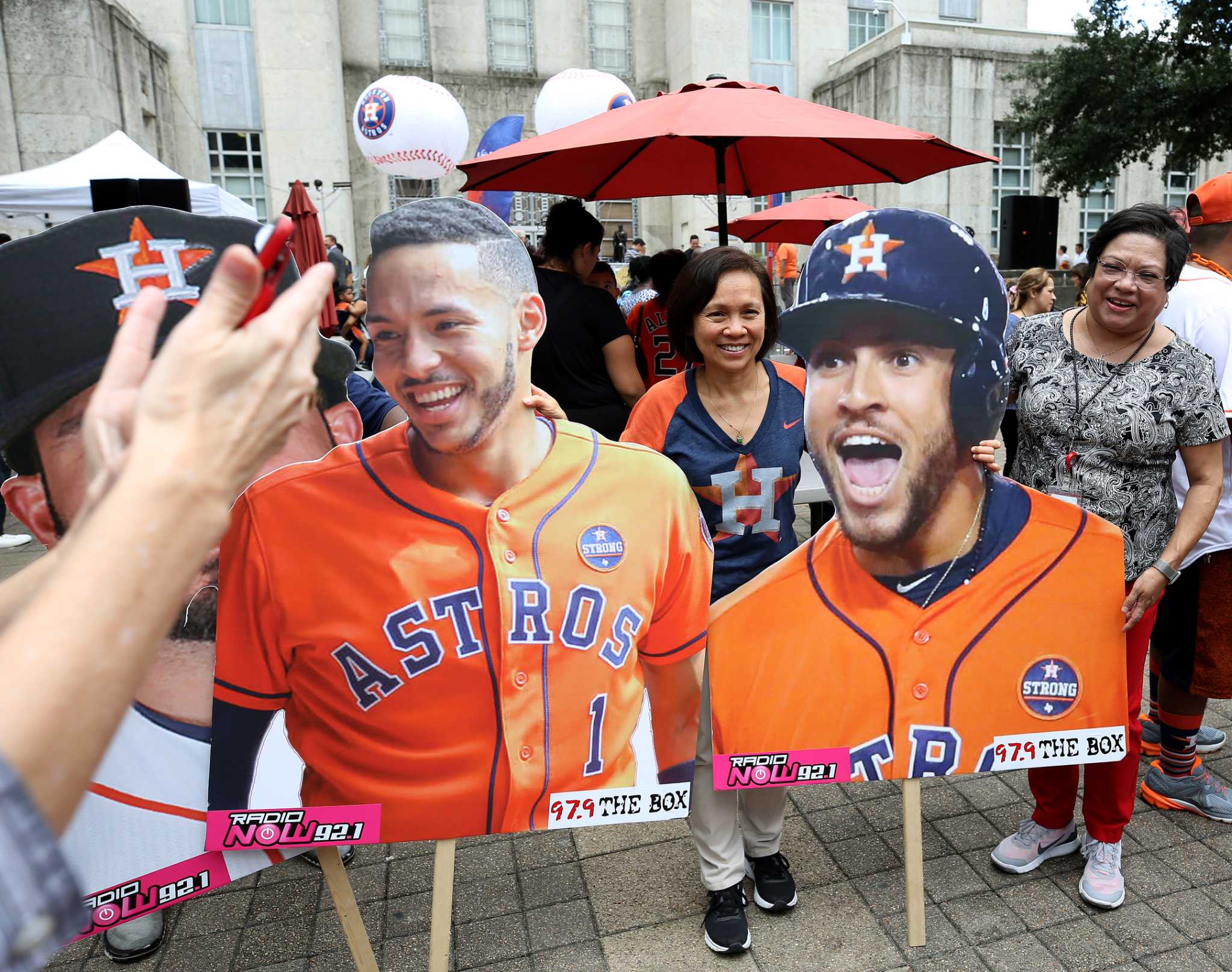 Astros fans gather at City Hall for postseason rally
