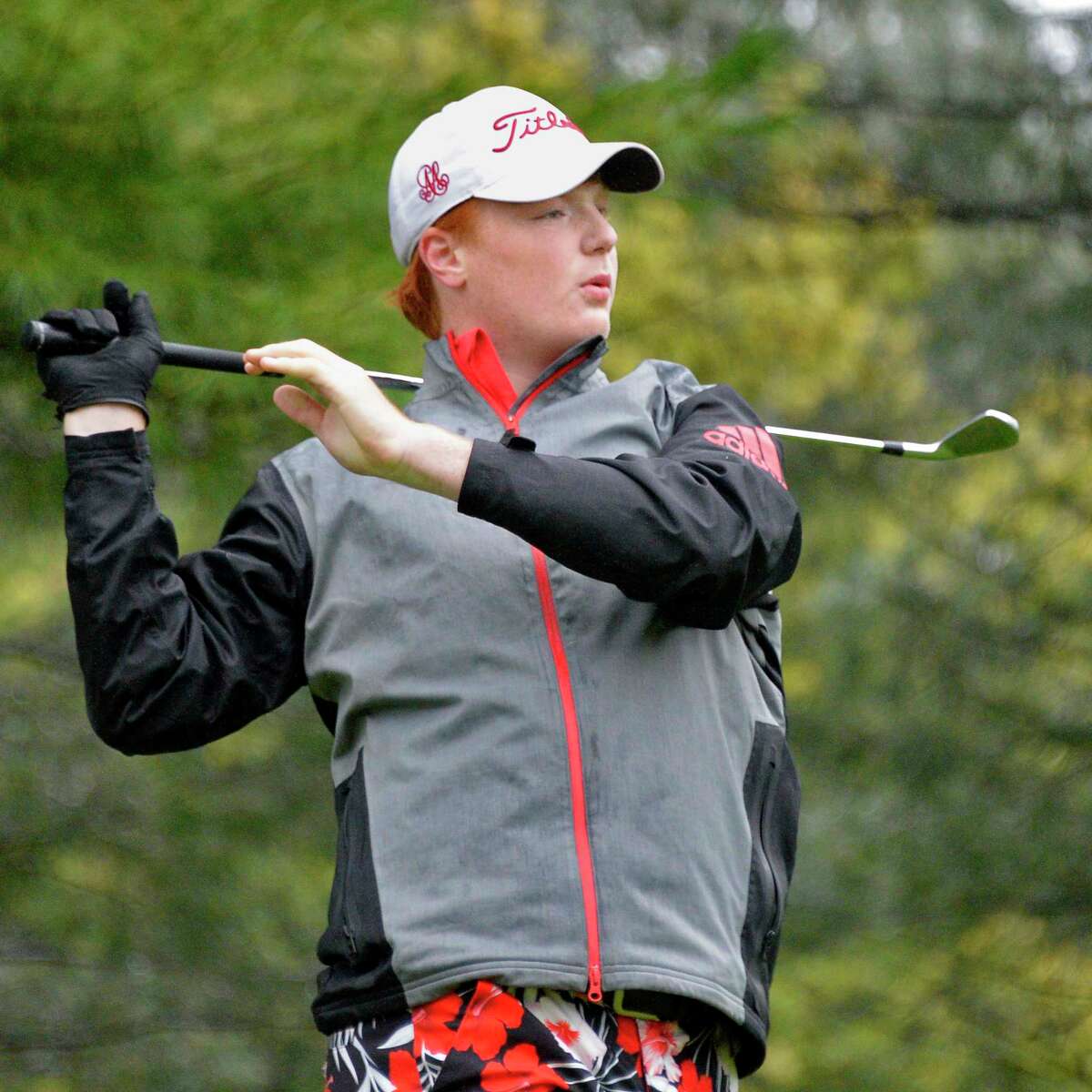 Saratoga defends golf title with 25-stroke victory