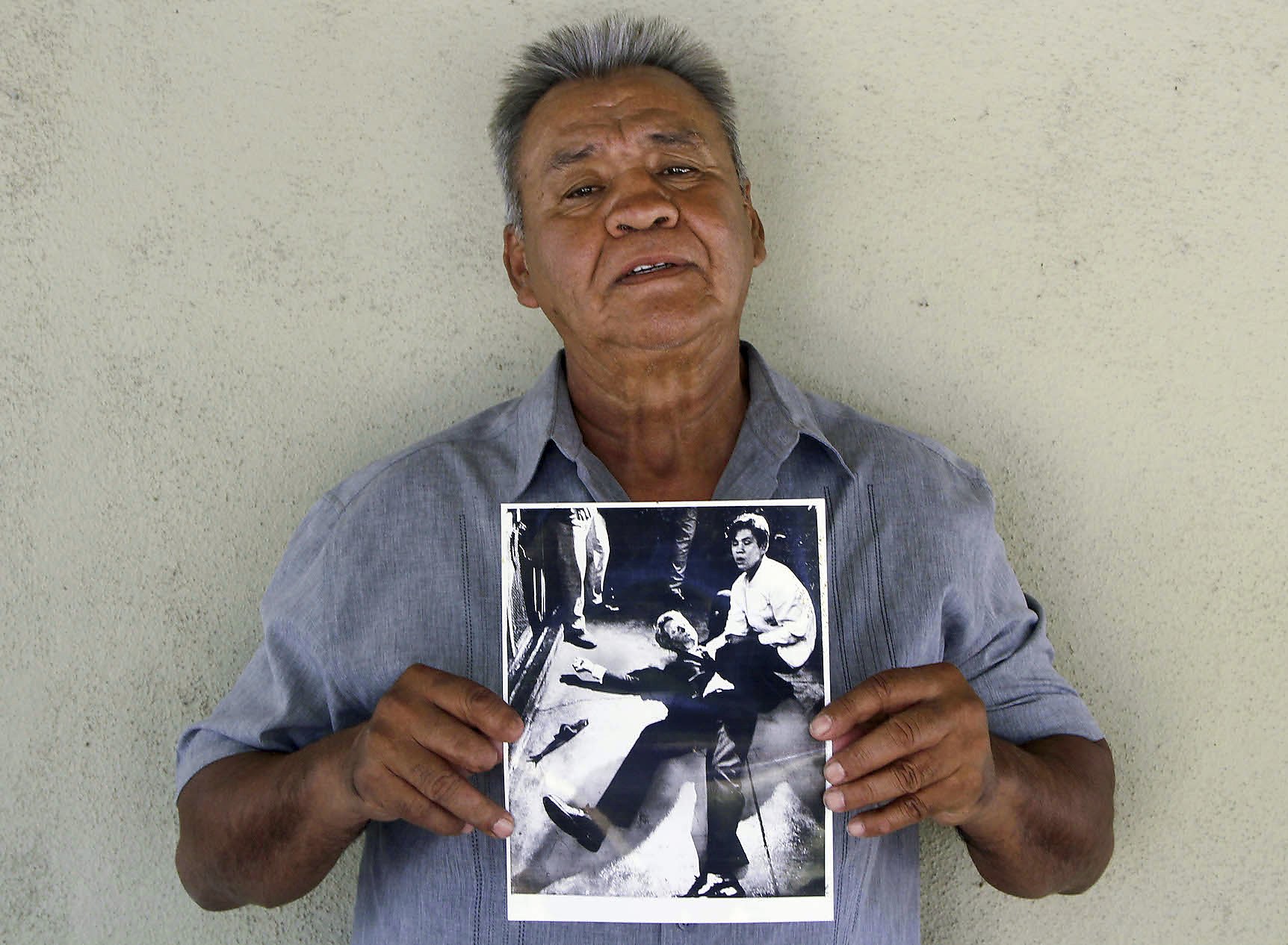 Juan Romero, busboy who aided Robert F. Kennedy, dies at 68