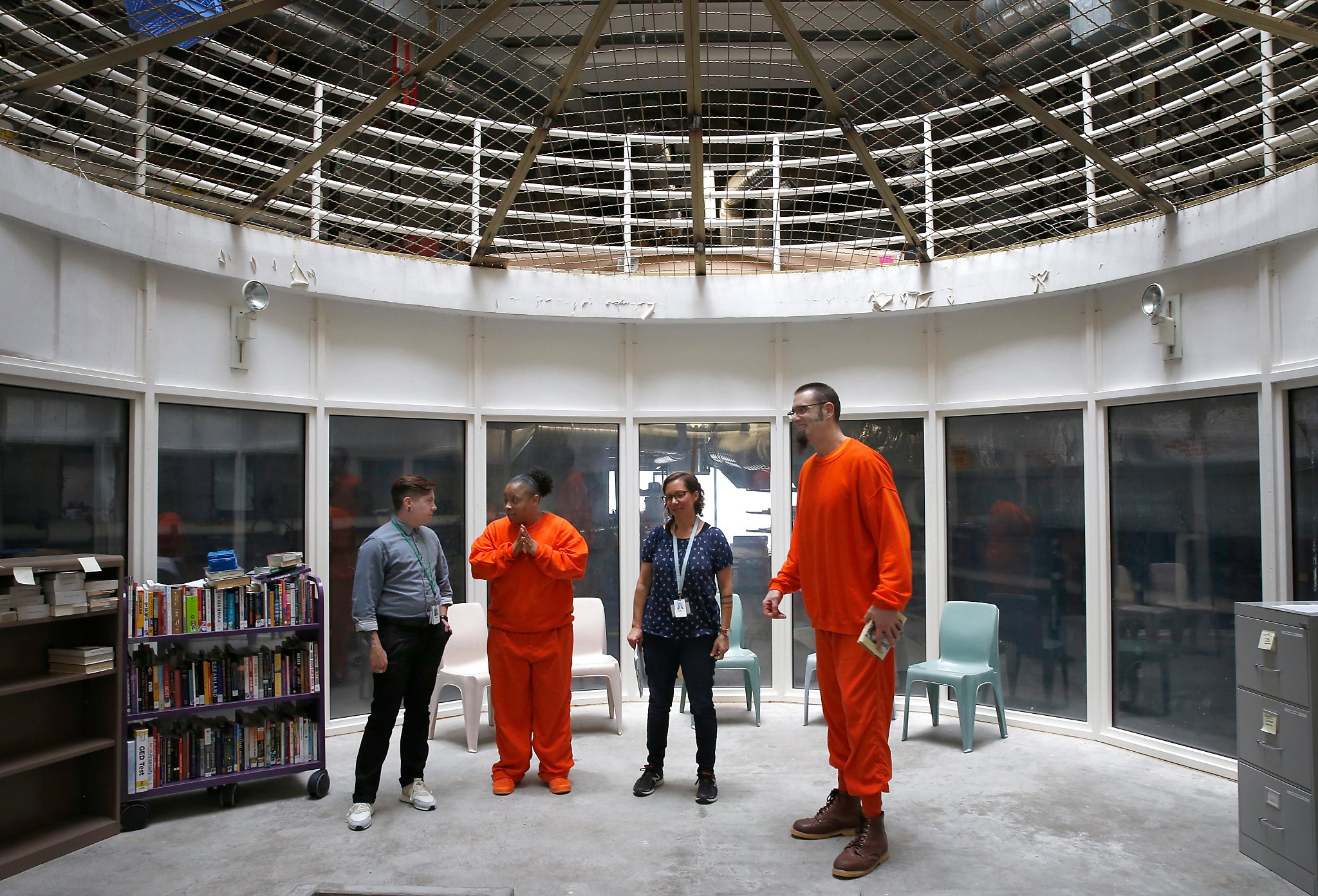 SF jail inmates free their minds, find peace thanks to new library program
