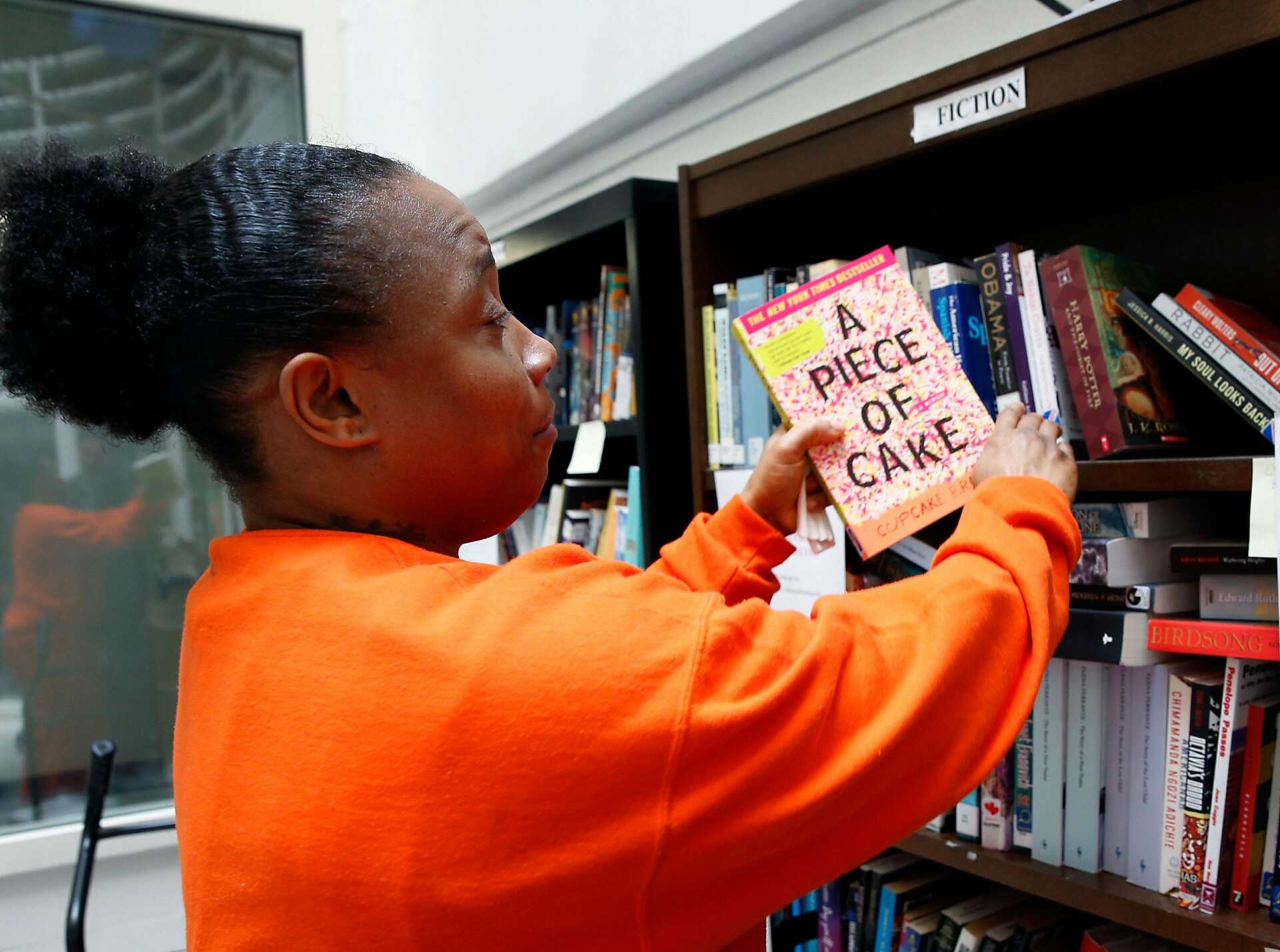 SF jail inmates free their minds, find peace thanks to new library program