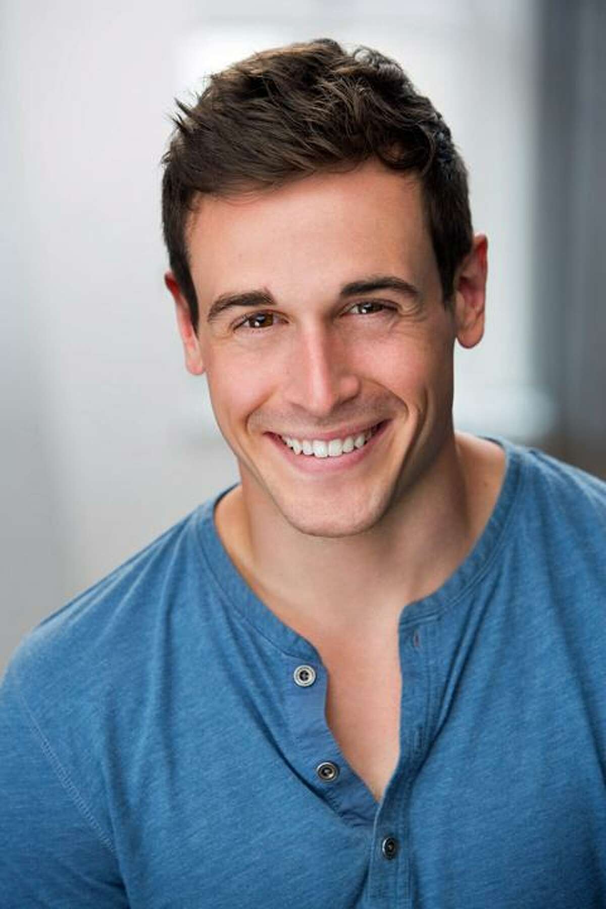 Norwalk actor will share the stage with Billy Crystal