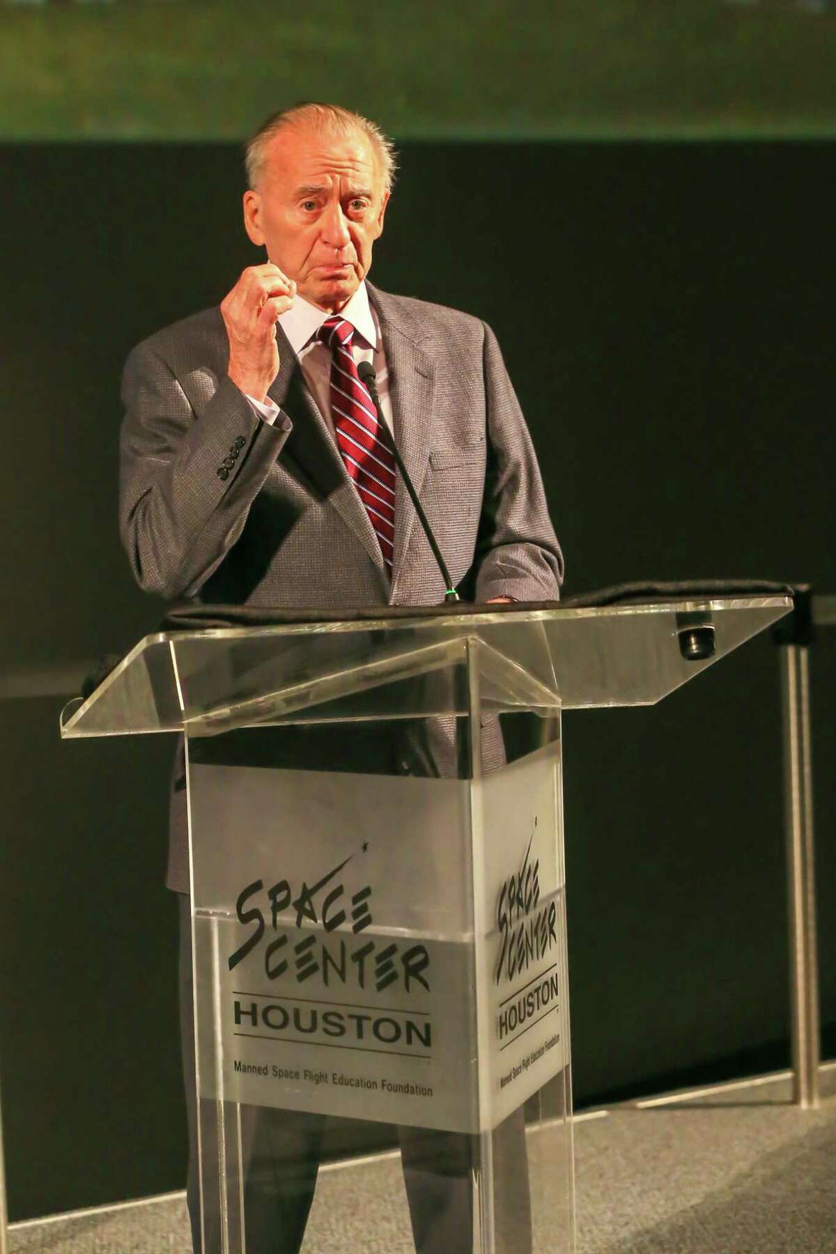 Pioneer astronaut, 86, urges NASA to push boundaries