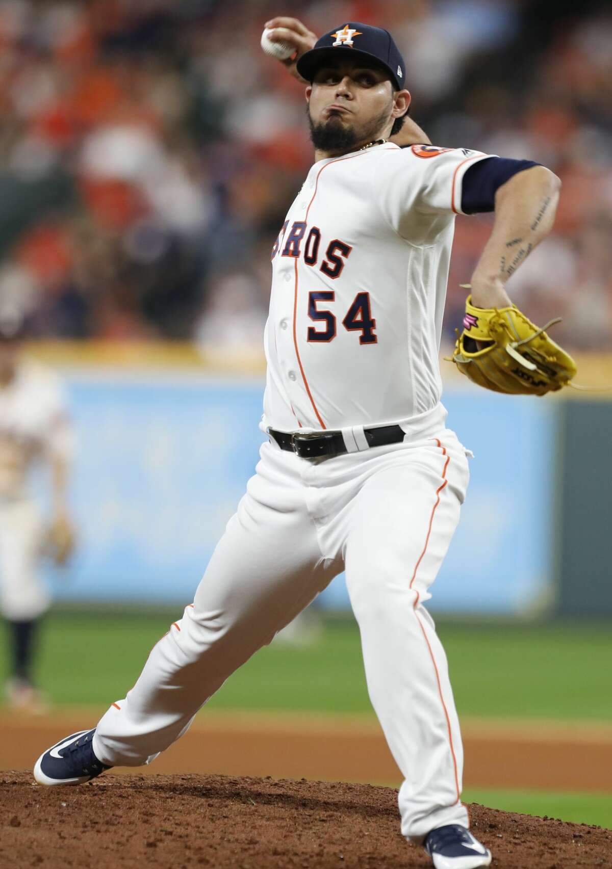 Roberto Osuna earns tough 4-out save in Astros' Game 2 win