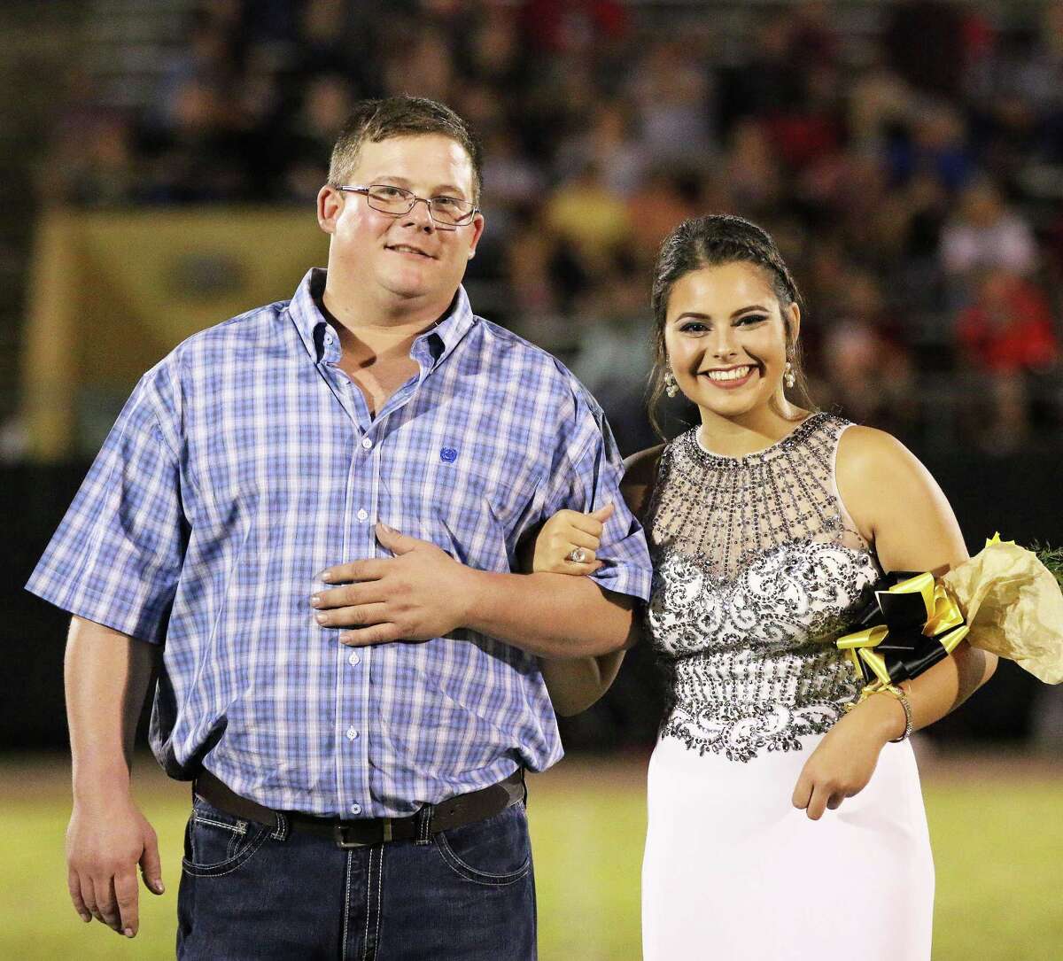 Liberty High School crowns homecoming queen, king