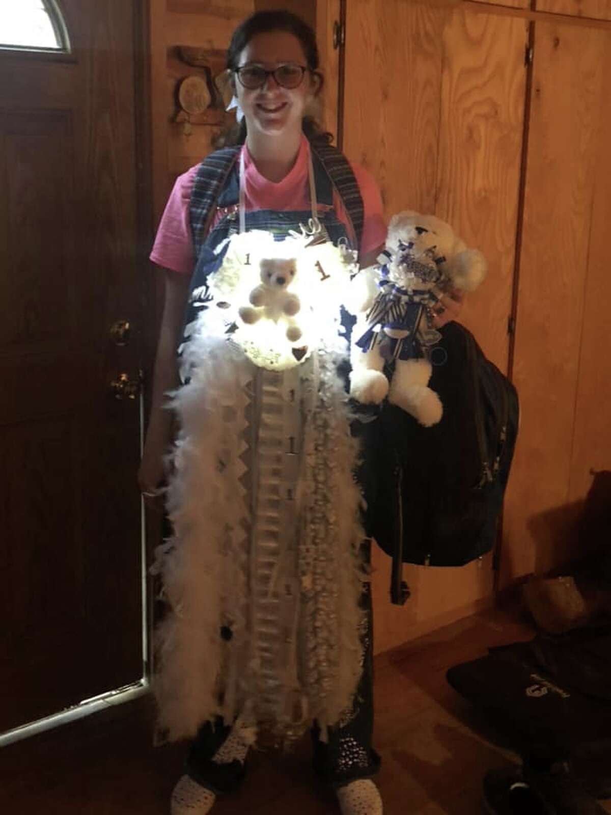 Houston students celebrate homecoming with over the top, Texas-sized mums