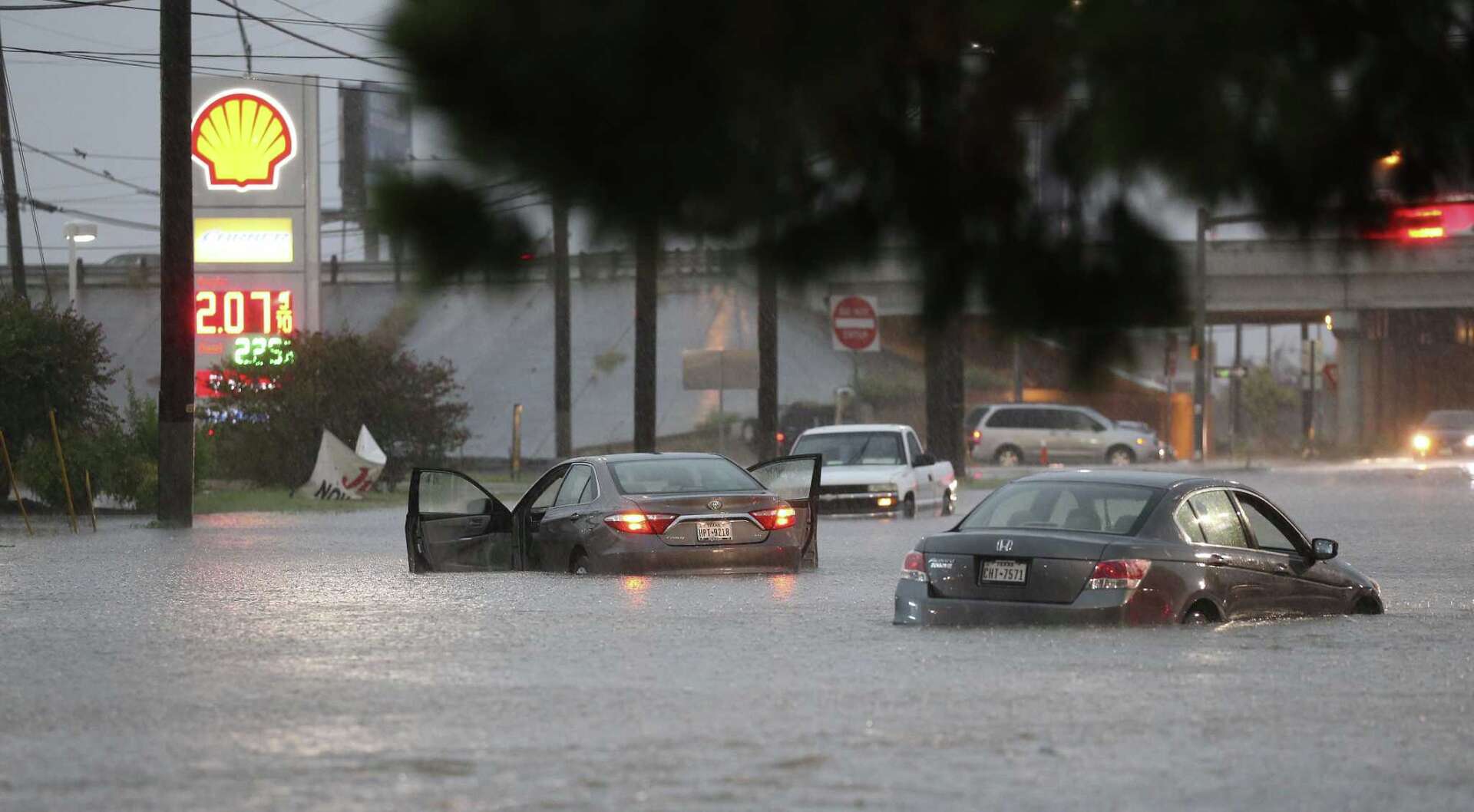 Harvey damaged vehicles flooding Houston auto market, says Carfax