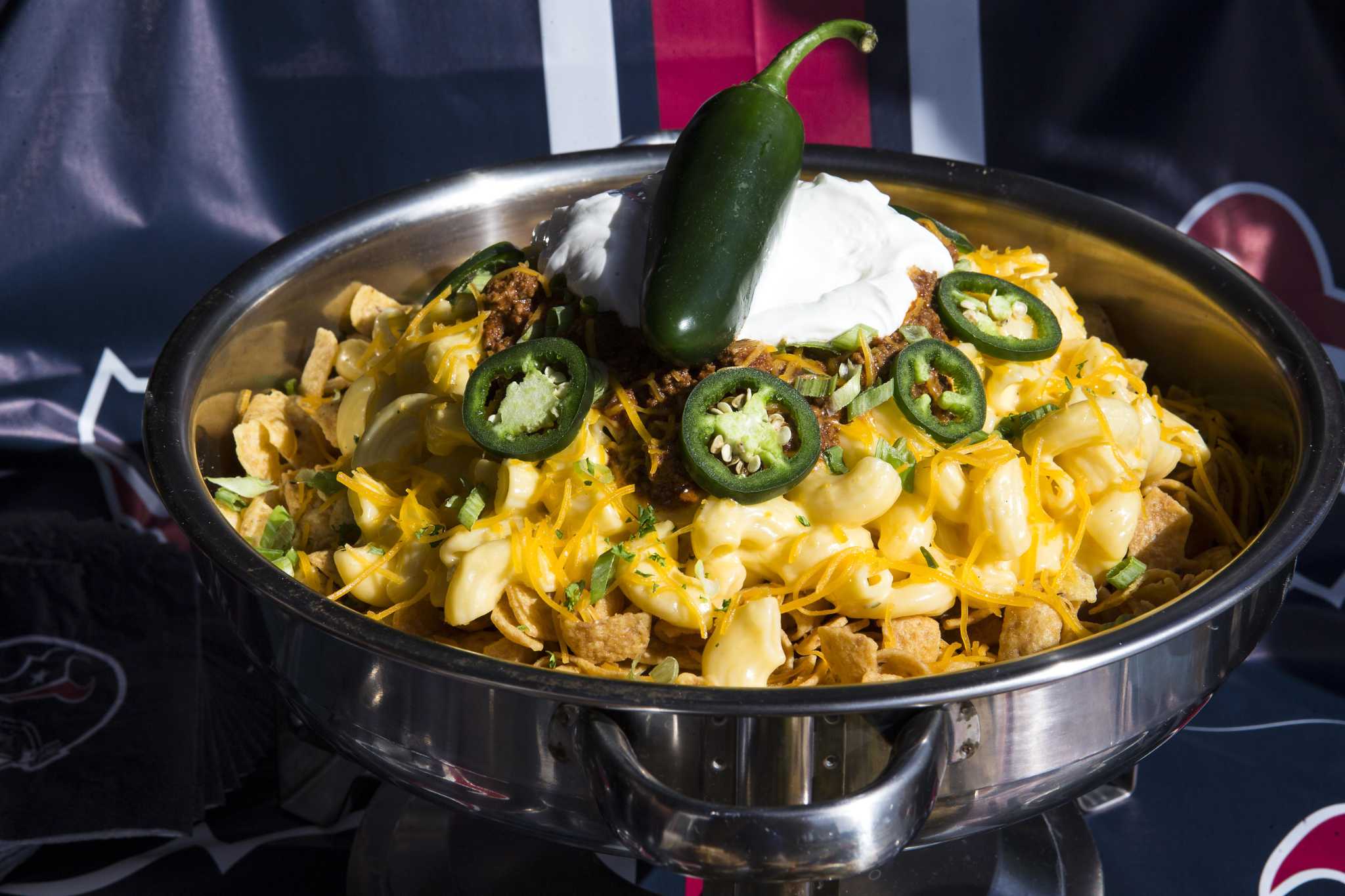 Recipe: Mac & Cheese Frito Pie