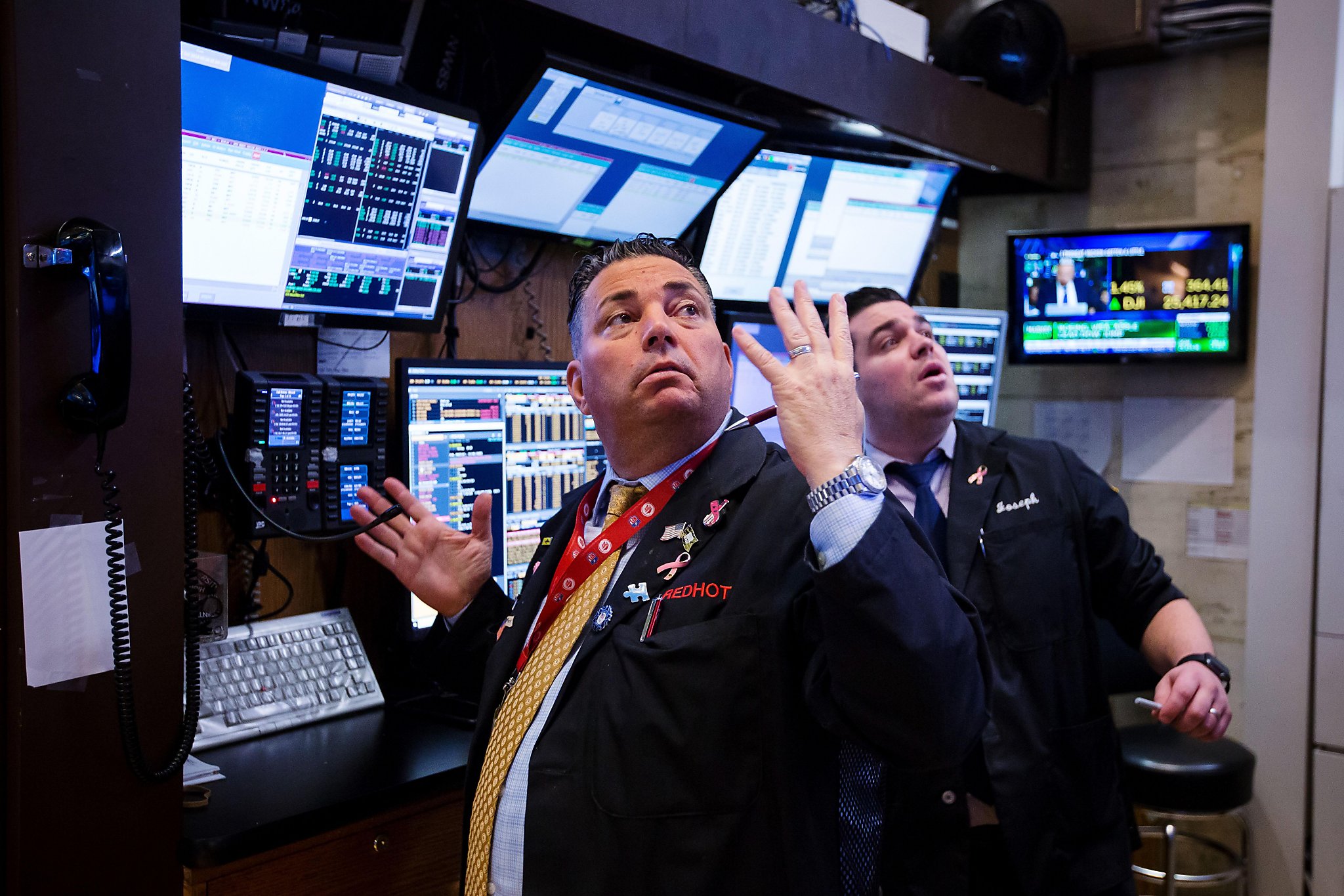 Tech stock rally helps snap losing streak as rough week ends