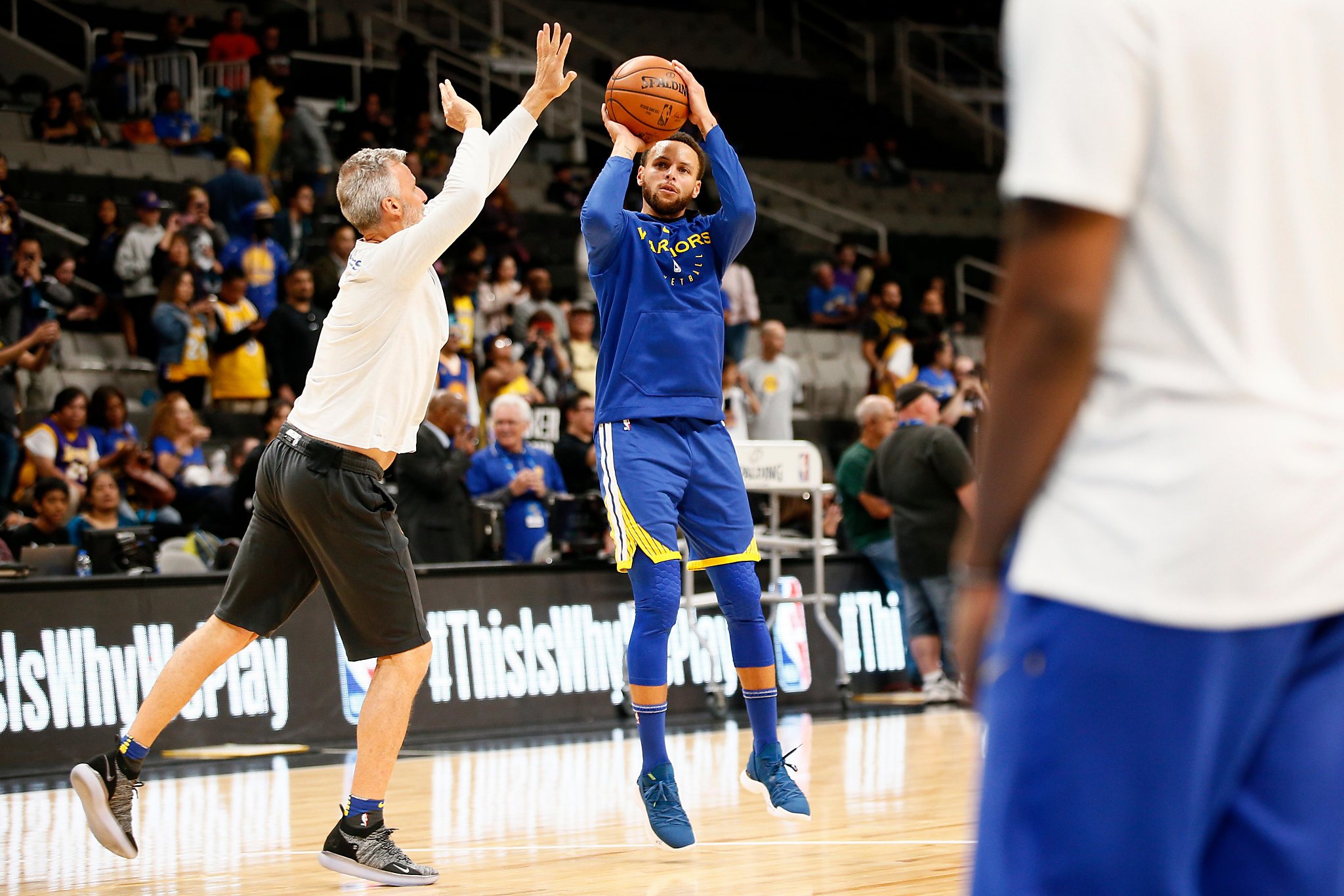 Damian Jones puts on a show in Warriors’ preseason loss to Lakers