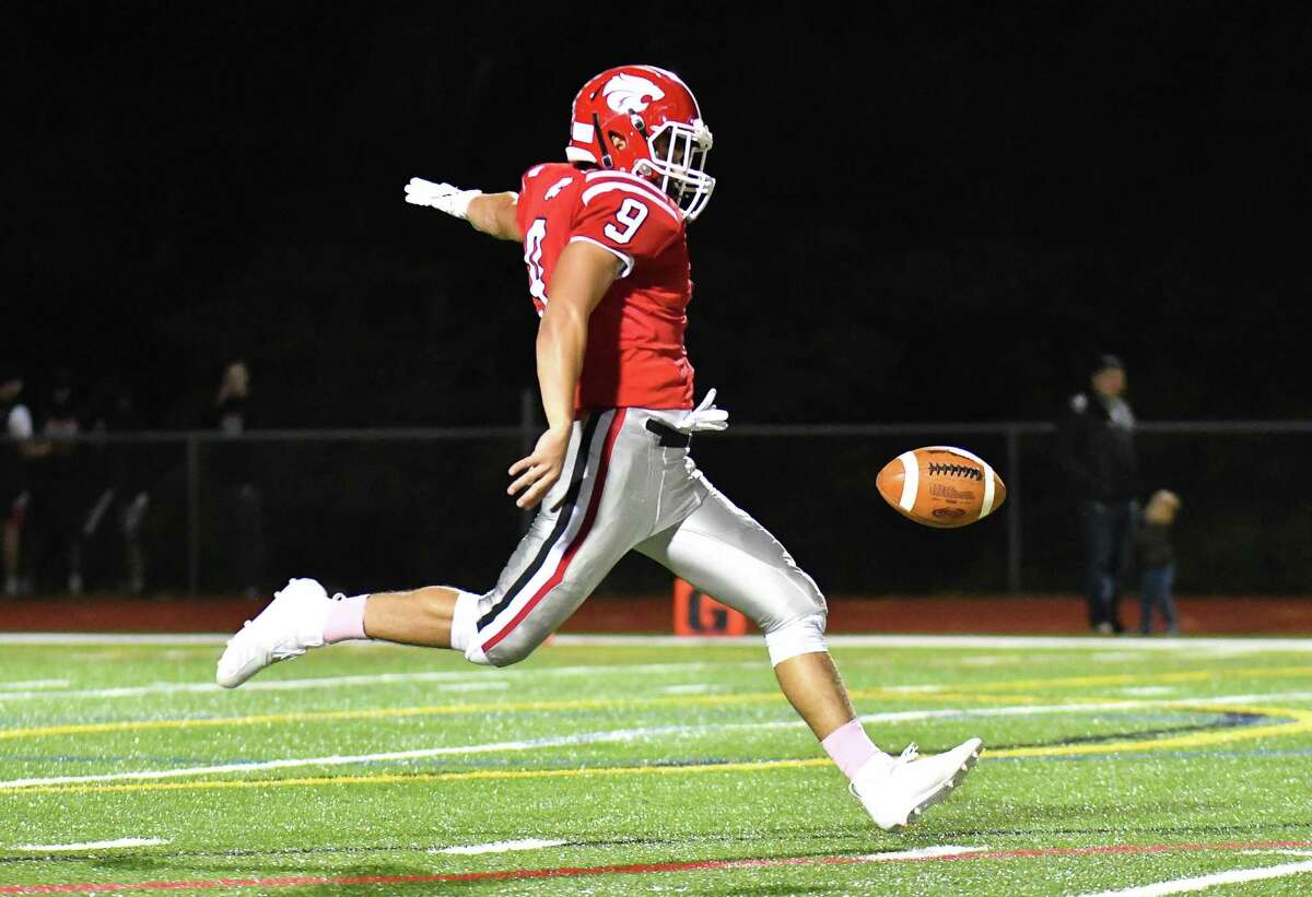 Offense kicks in, No. 5 Shelton tops Masuk