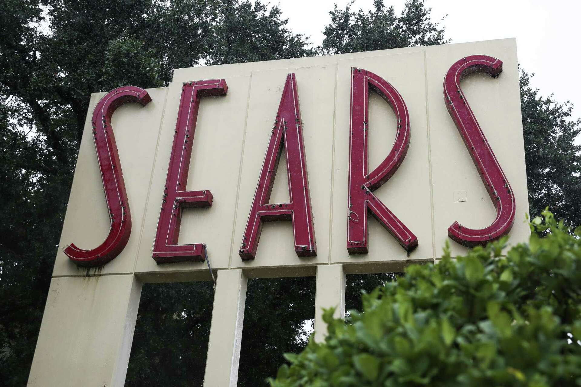 Houston determines future of 75-year-old art deco Sears sign