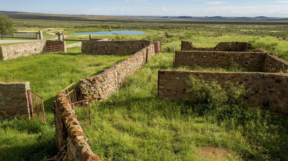 El Paso billionaire bids for huge West Texas ranch