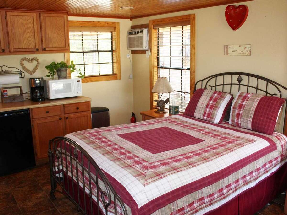 11 beautiful cabins and cottages near San Antonio available for a quick ...