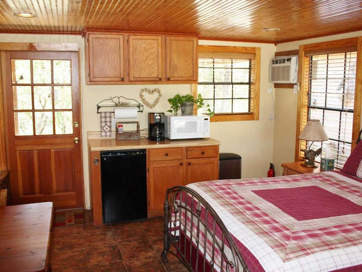 11 beautiful cabins and cottages near San Antonio available for a quick ...