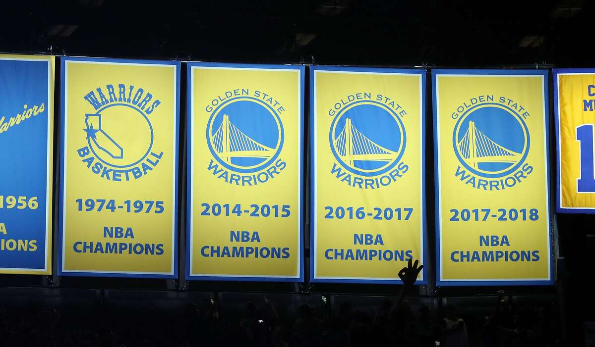 Warriors raise one last championship banner in Oakland, then win
