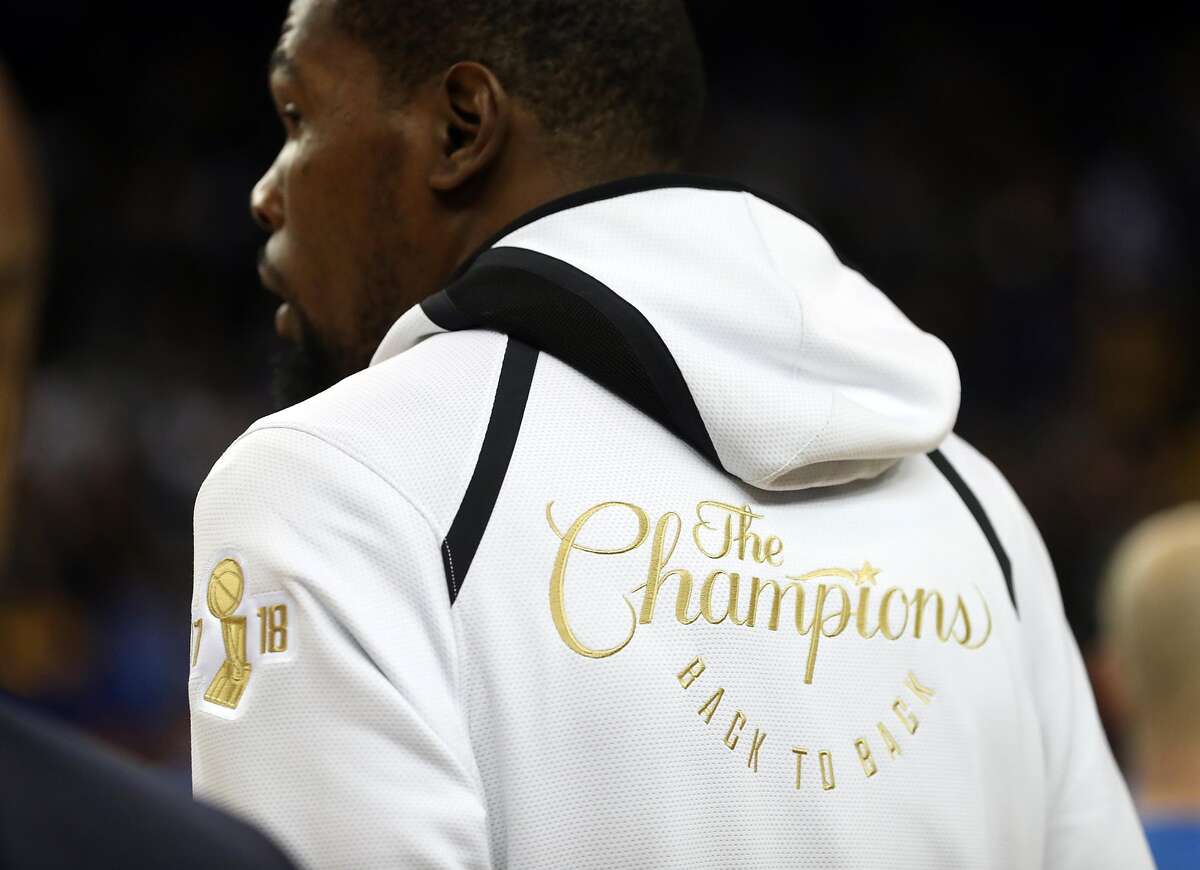 Warriors overcome rough start to 3rd quarter, beat Thunder in season opener