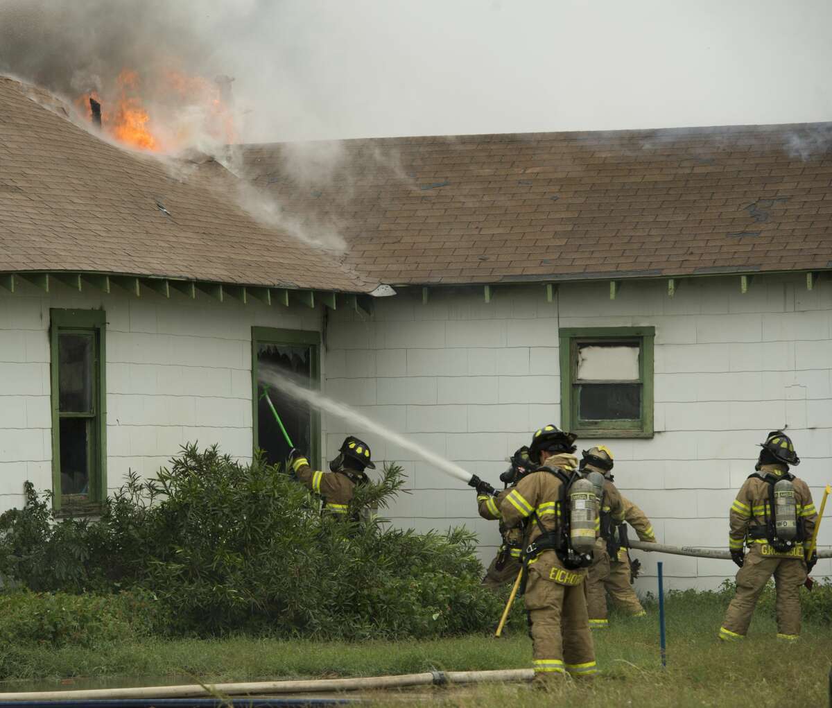 Photos: MFD battle structure fire
