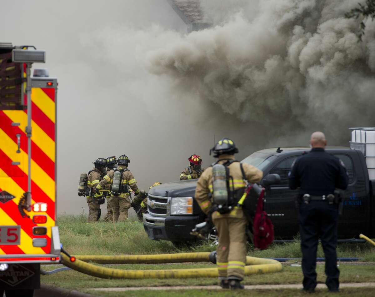 Photos: MFD battle structure fire