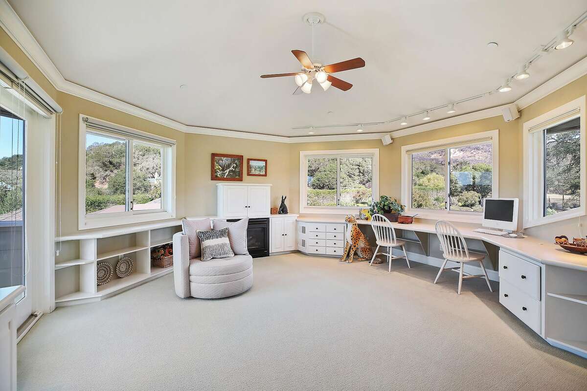 Walk-through: Octagonal sun room, sumptuous owner’s suite await in two ...