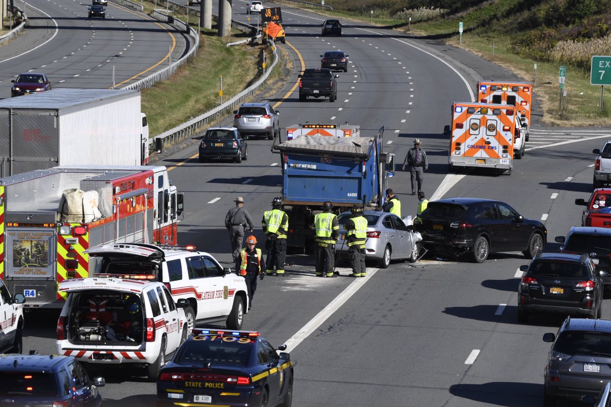 Multi-vehicle crash on I87 northbound