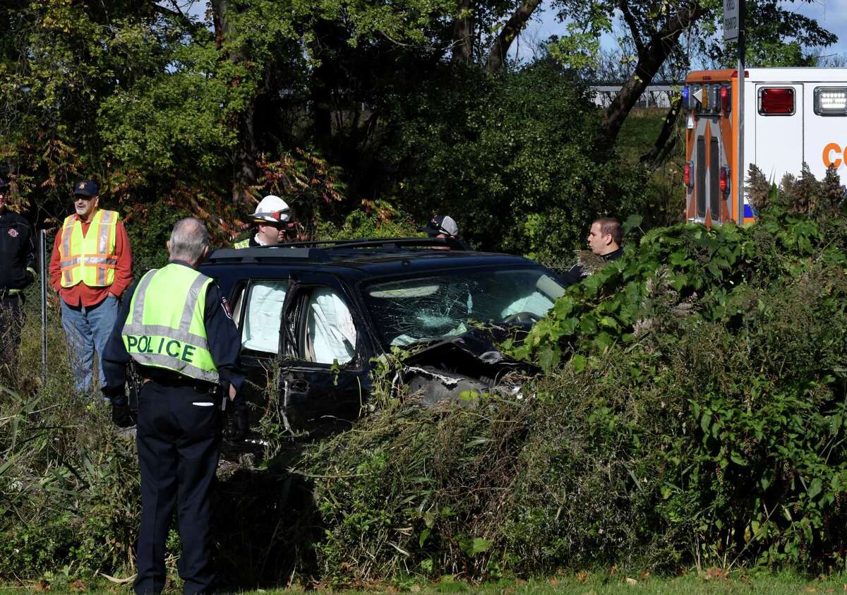 Crash ties up Wolf Road traffic