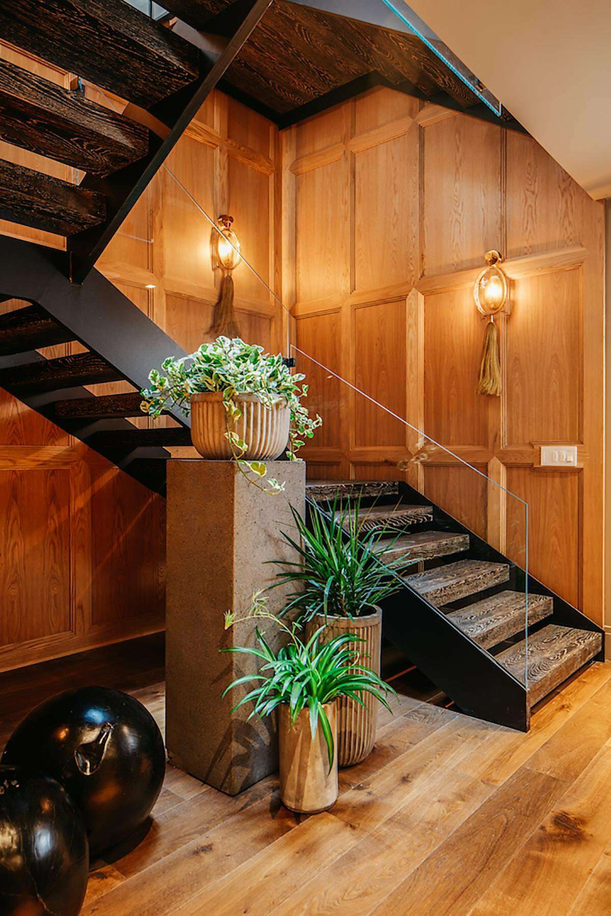 Chic interior blends with modern amenities in Victorian