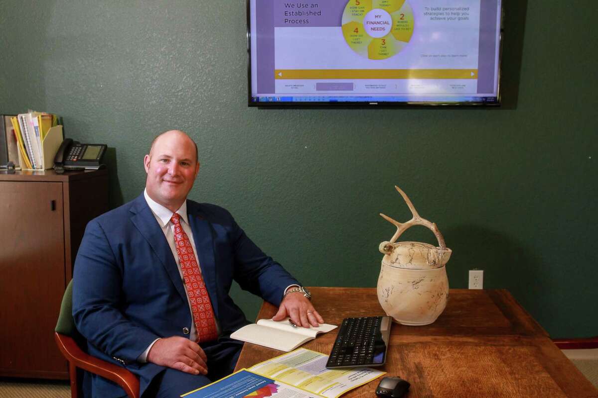 Edward Jones Investments gets close to where clients live