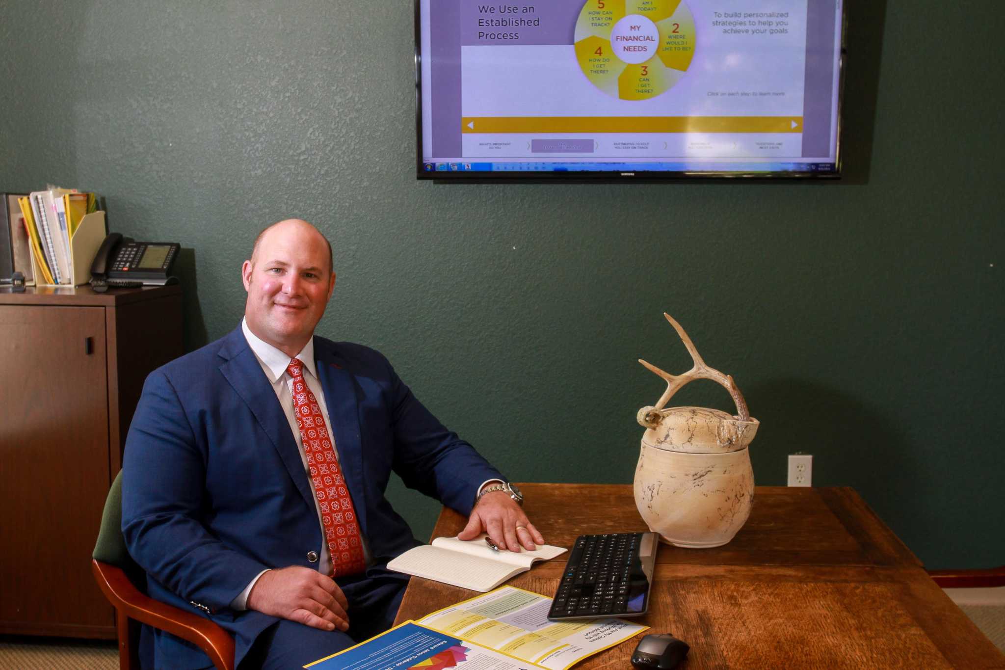 Edward Jones Investments gets close to where clients live