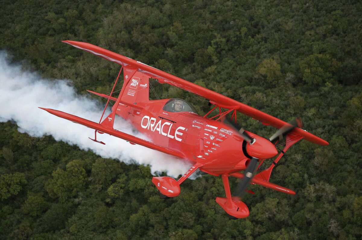 Final solo act in Houston skies for pilot, Smithsonian-bound biplane