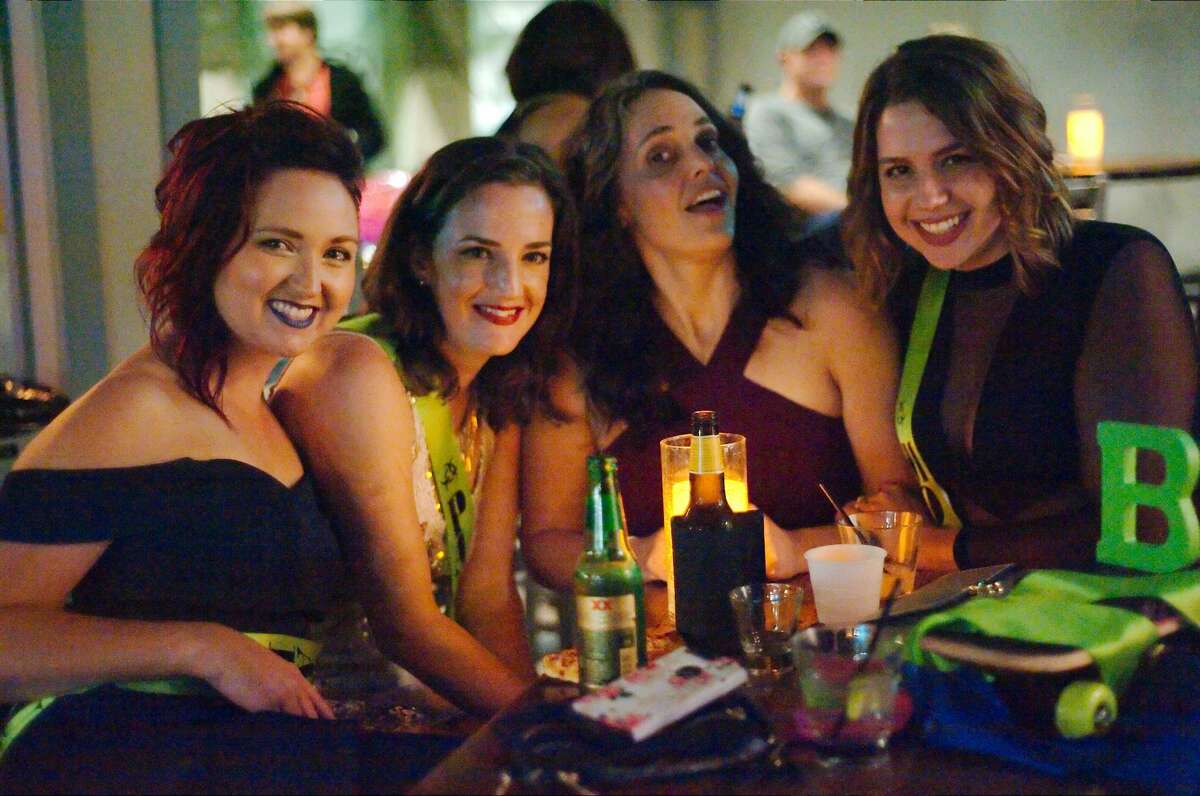 Seensters Redux: Vampires, Diwali and De Niro get Houston partying