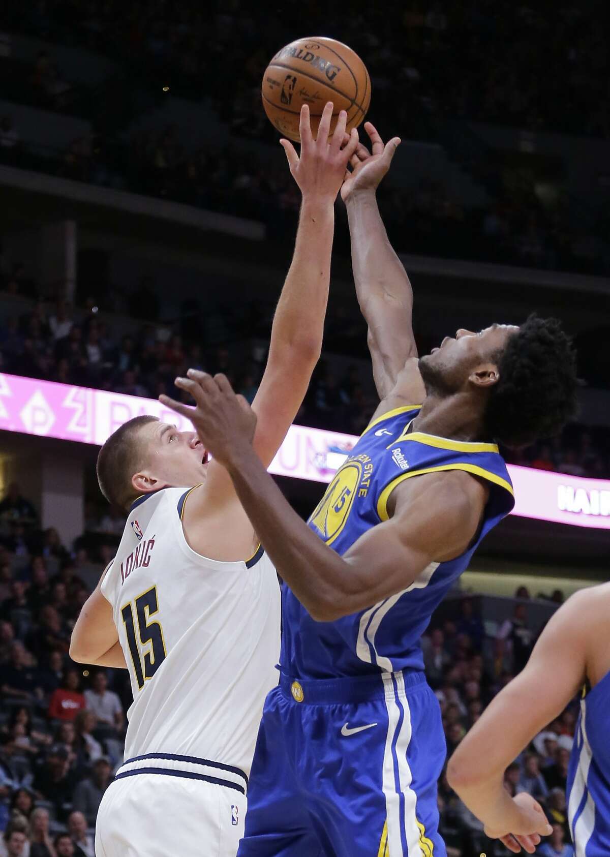 Damian Jones ‘really grows’ in Warriors’ loss to Nuggets