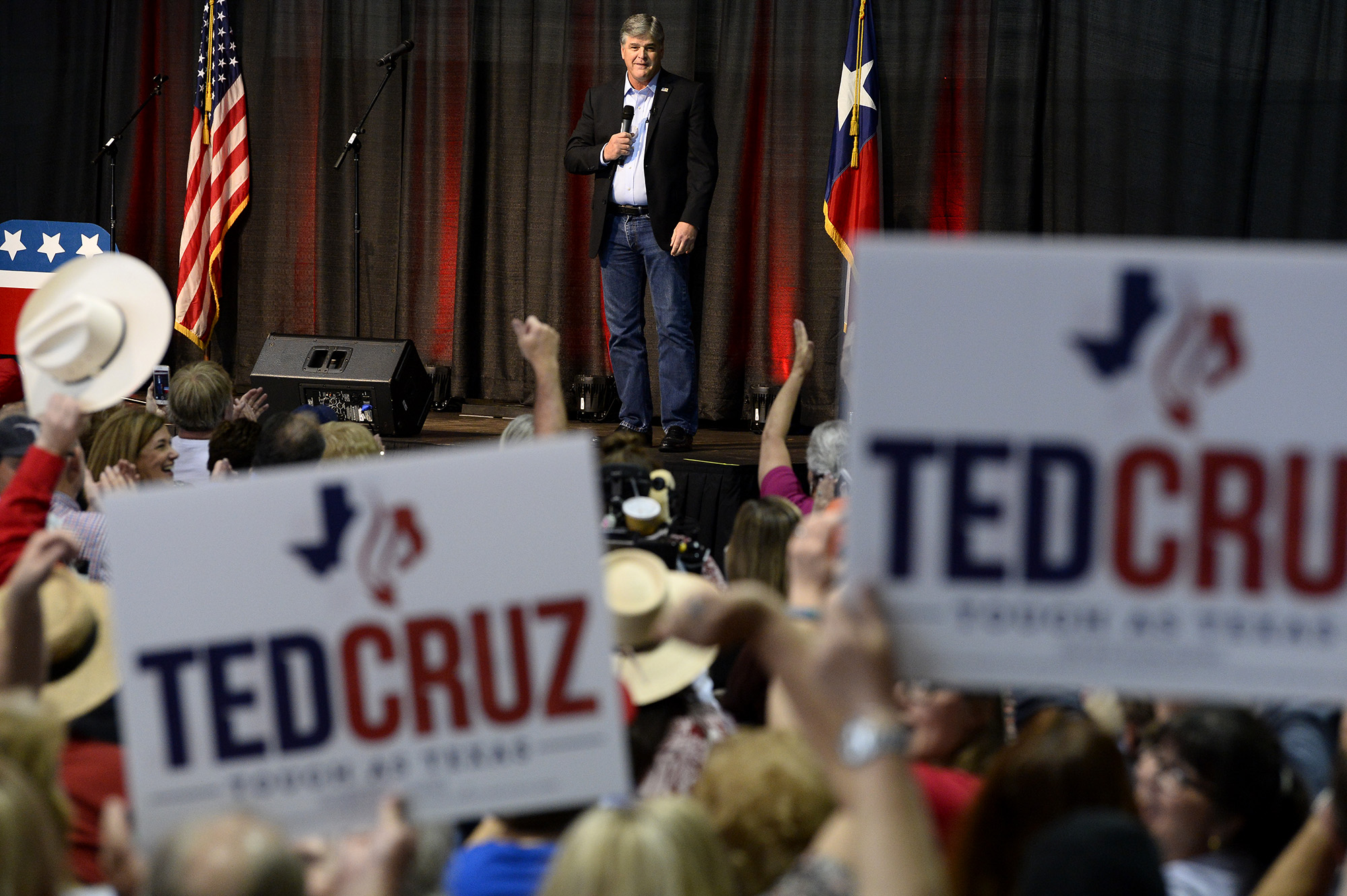 Sean Hannity, Ted Cruz bring energy to rally to Beaumont