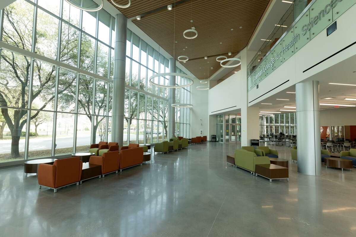 Houston Community College cuts ribbon on health sciences tower in Texas ...