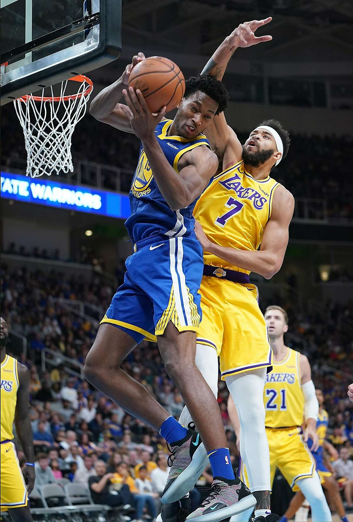 Warriors exercise Damian Jones’ fourth-year option