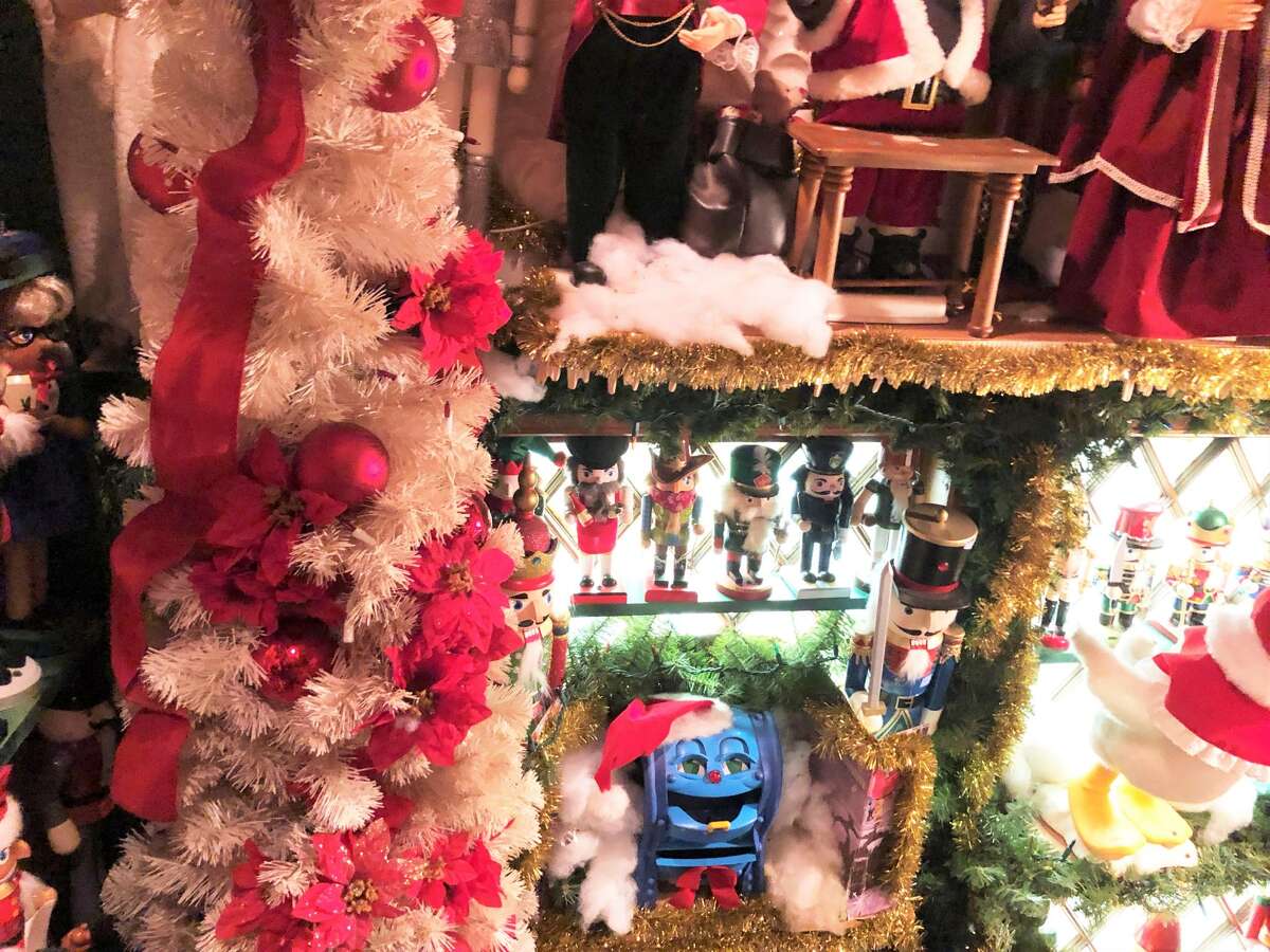 Lights to go dim on foreclosed Christmas House in Torrington