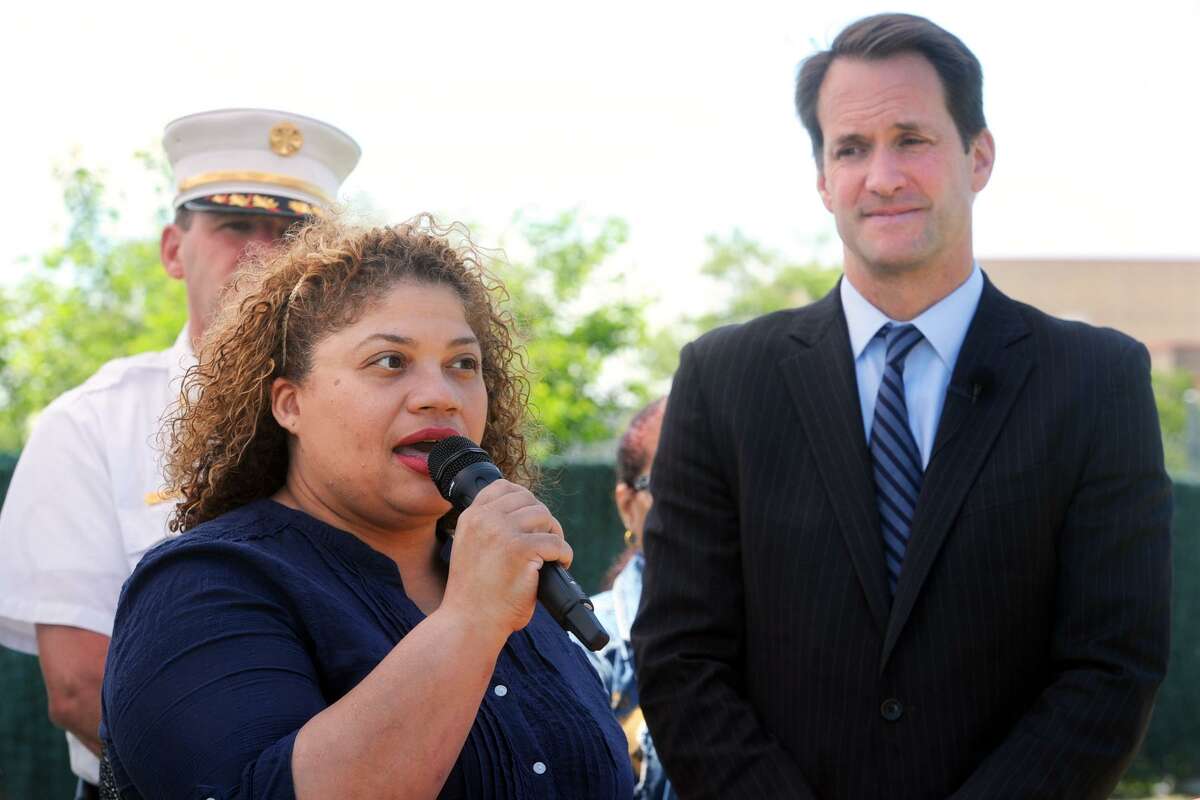 Bridgeport activists want police chief finalists to face public